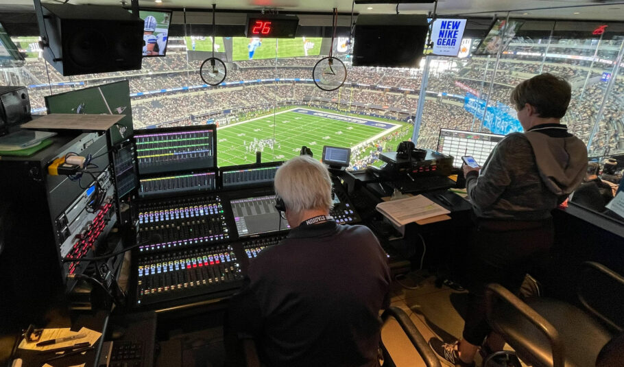 80,000-Seat AT&T Stadium Upgrades Its Facilities To Include a Solid ...